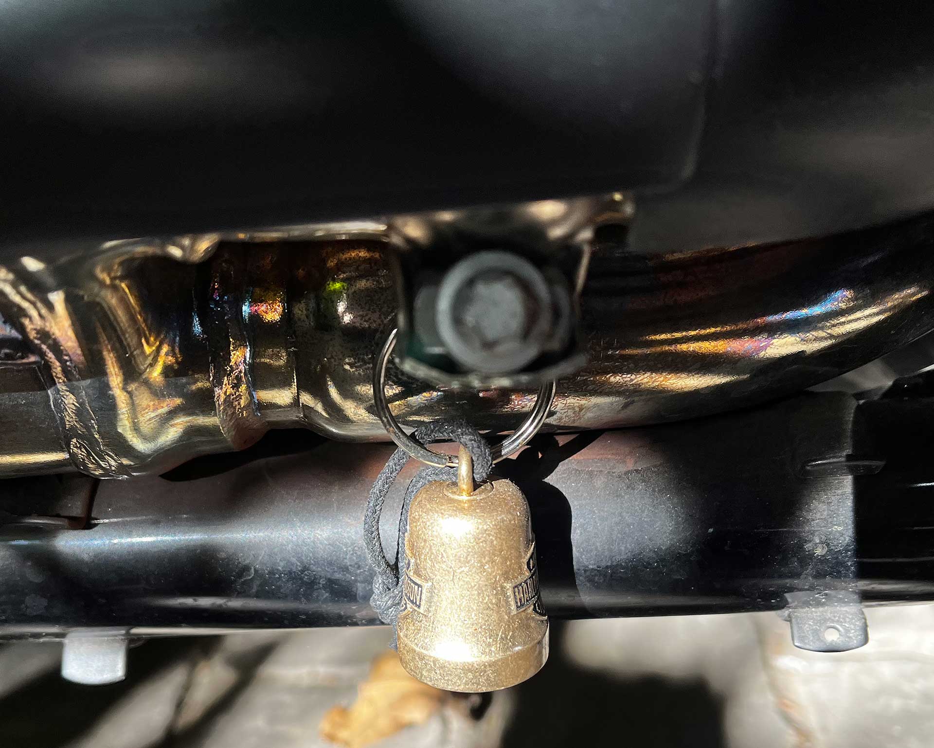 Gremlin bell, historia y significado. - AIRBAG MOTO ROCKTOOL